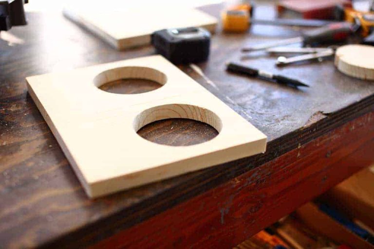 How to build a DIY Cornhole Scoreboard - TheDIYPlan