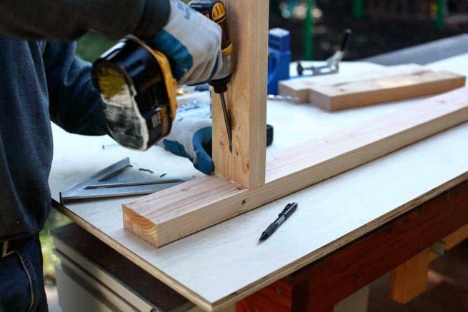 How to Build a DIY Shelf for a 3D Printer - TheDIYPlan