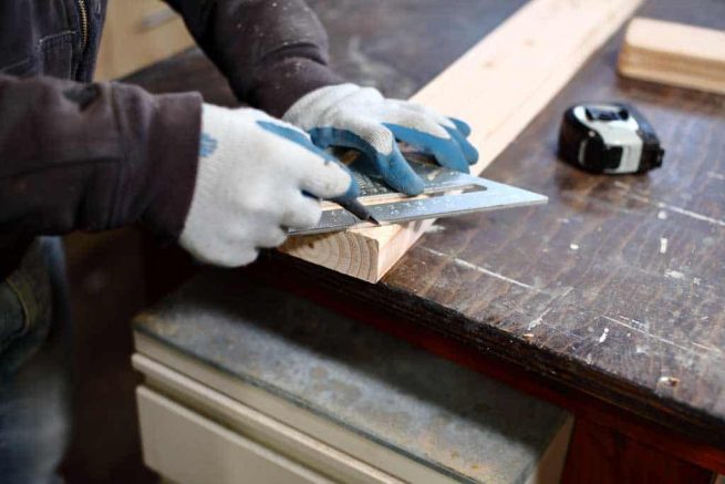 How to Build a DIY Wooden Ladder Toss Game - TheDIYPlan