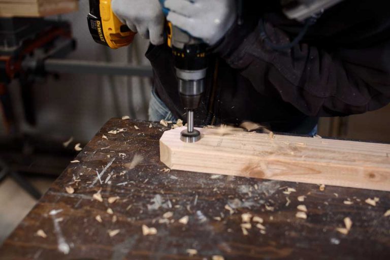How to Build a DIY Wooden Ladder Toss Game - TheDIYPlan