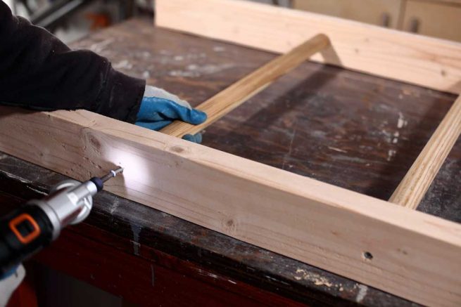 How to Build a DIY Wooden Ladder Toss Game - TheDIYPlan