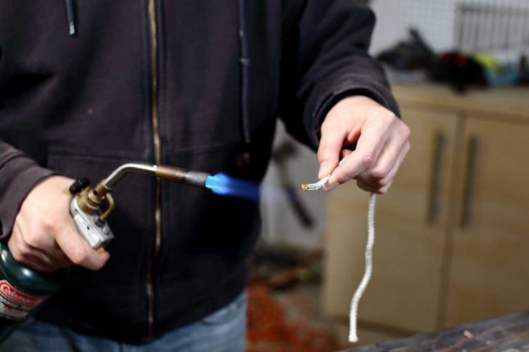 How to Build a DIY Wooden Ladder Toss Game - TheDIYPlan